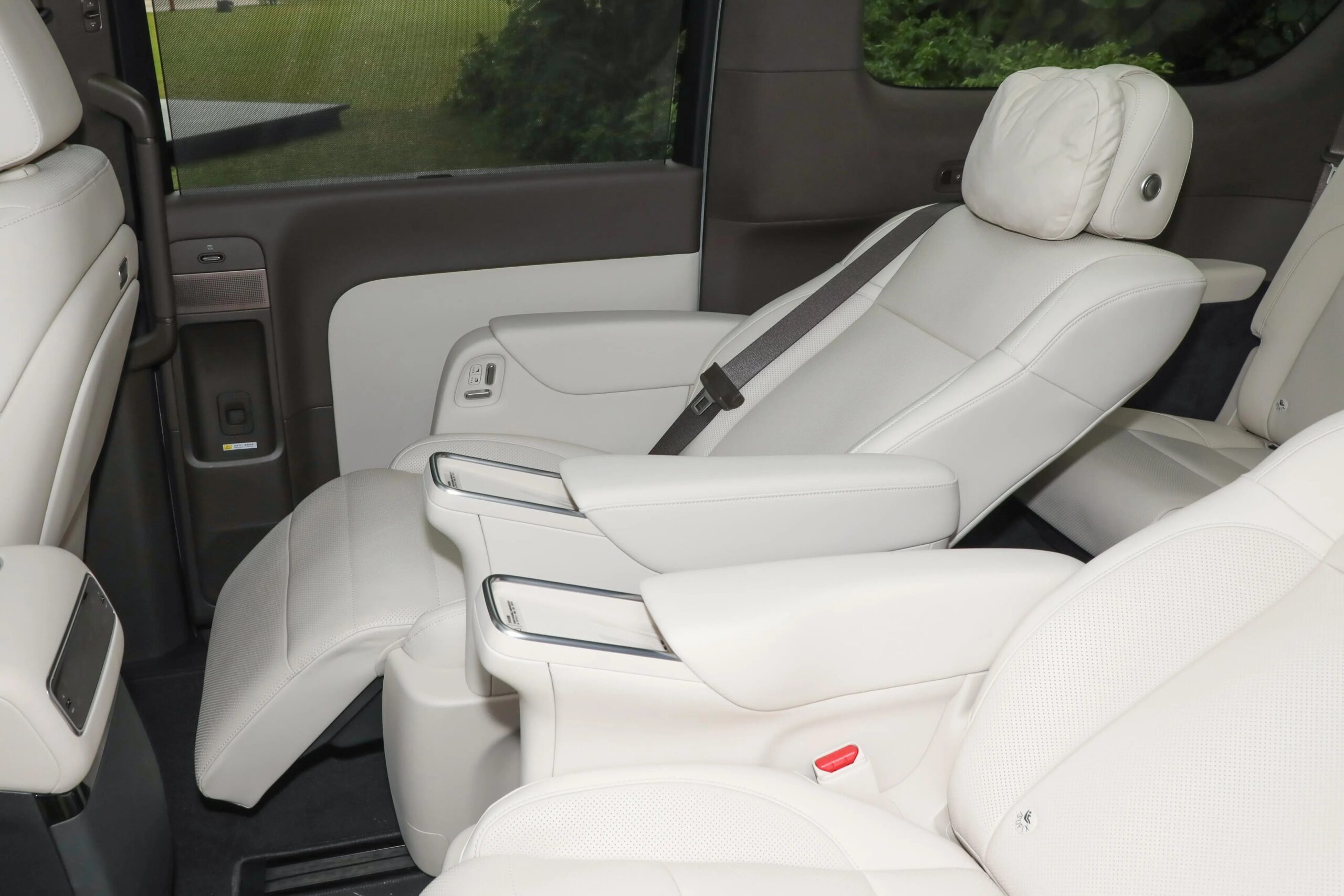 Li Auto Mega Ultra – GreenFastAuto