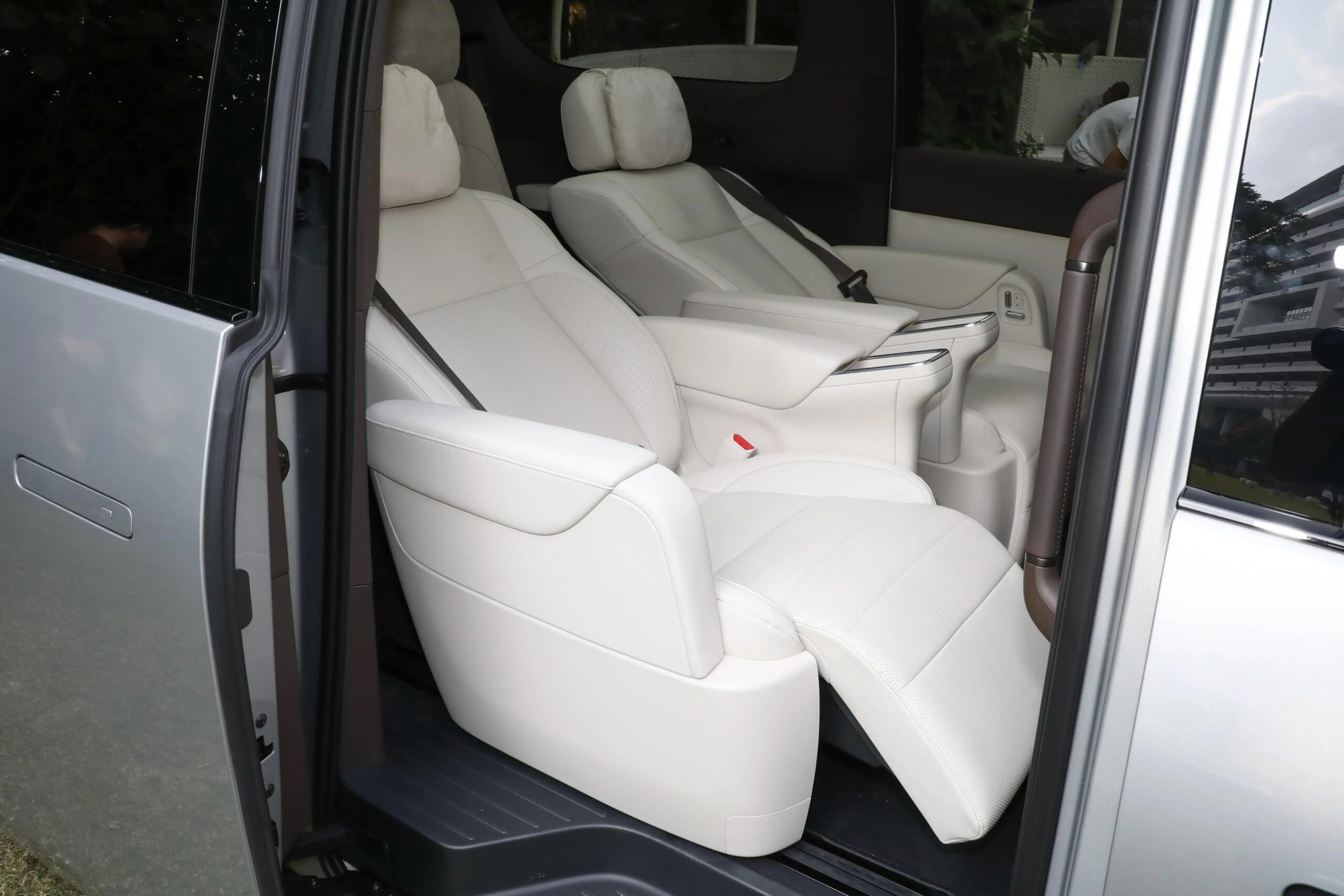 Li Auto Mega Ultra – GreenFastAuto