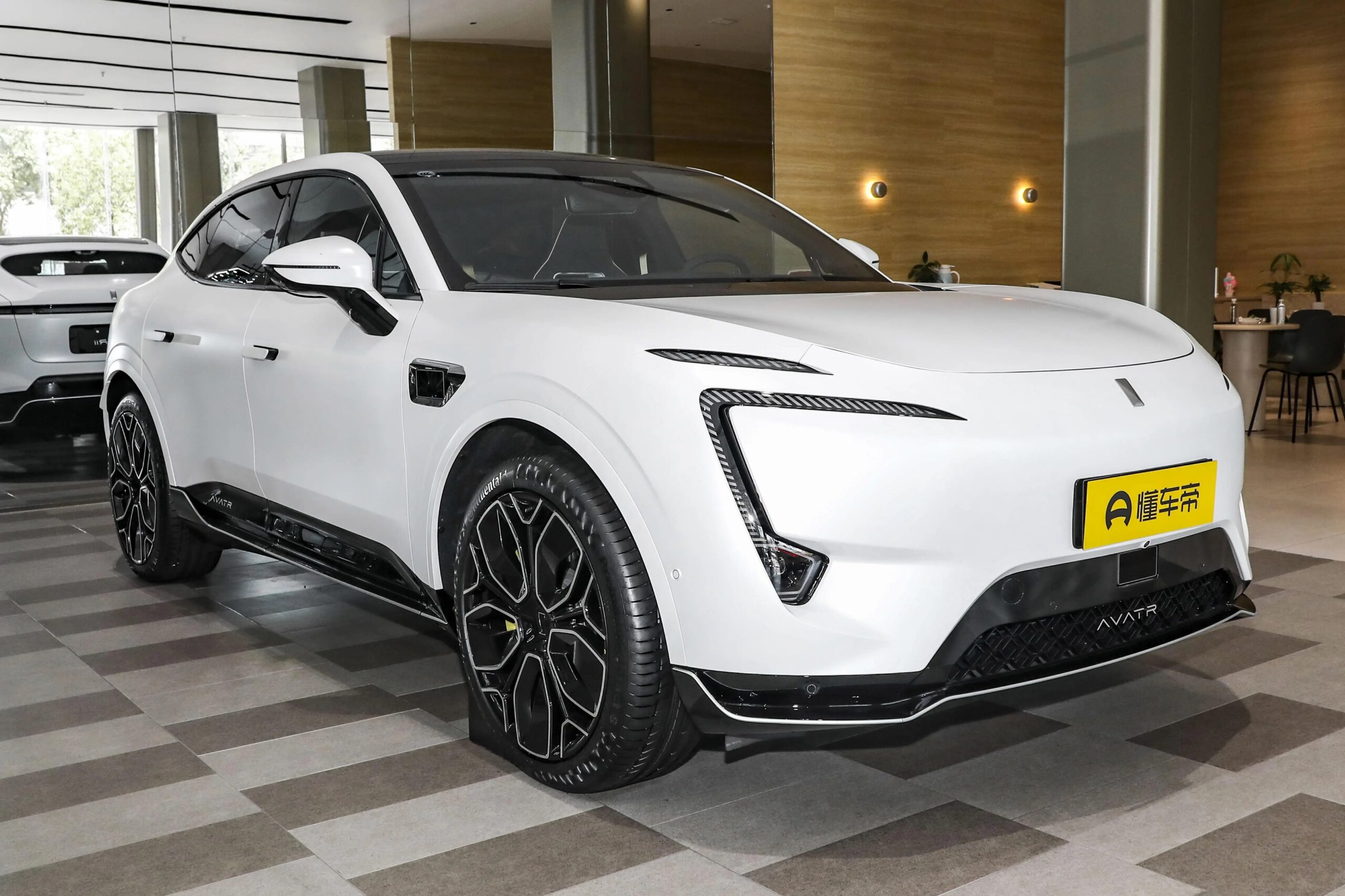 AVATR 11 Dual Motor AWD 5-Seater – GreenFastAuto