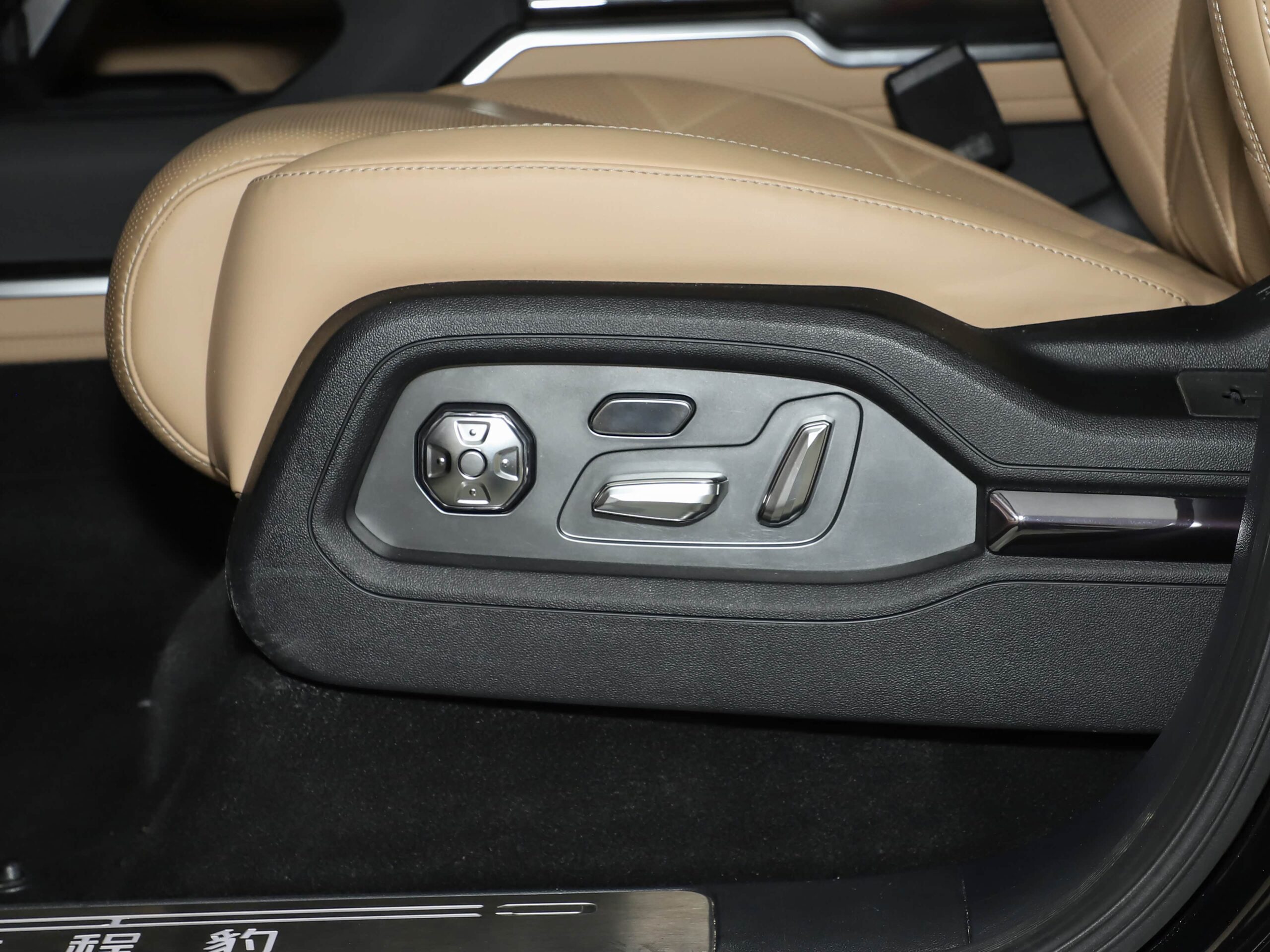 BYD LEOPARD 8 FLAGSHIP 7-SEATER 750Hp – GreenFastAuto