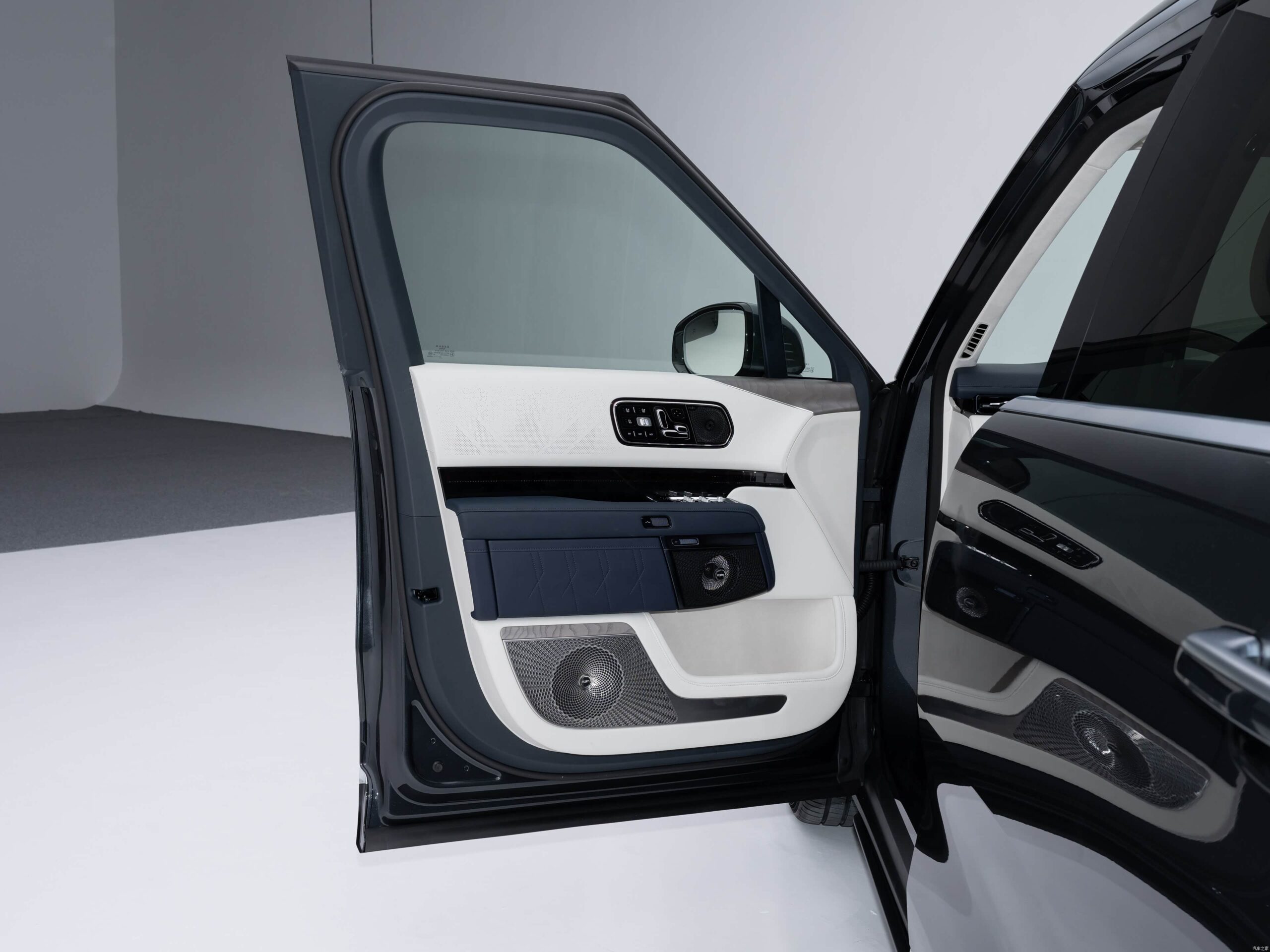 ZEEKR 9X MAX 898Hp – GreenFastAuto