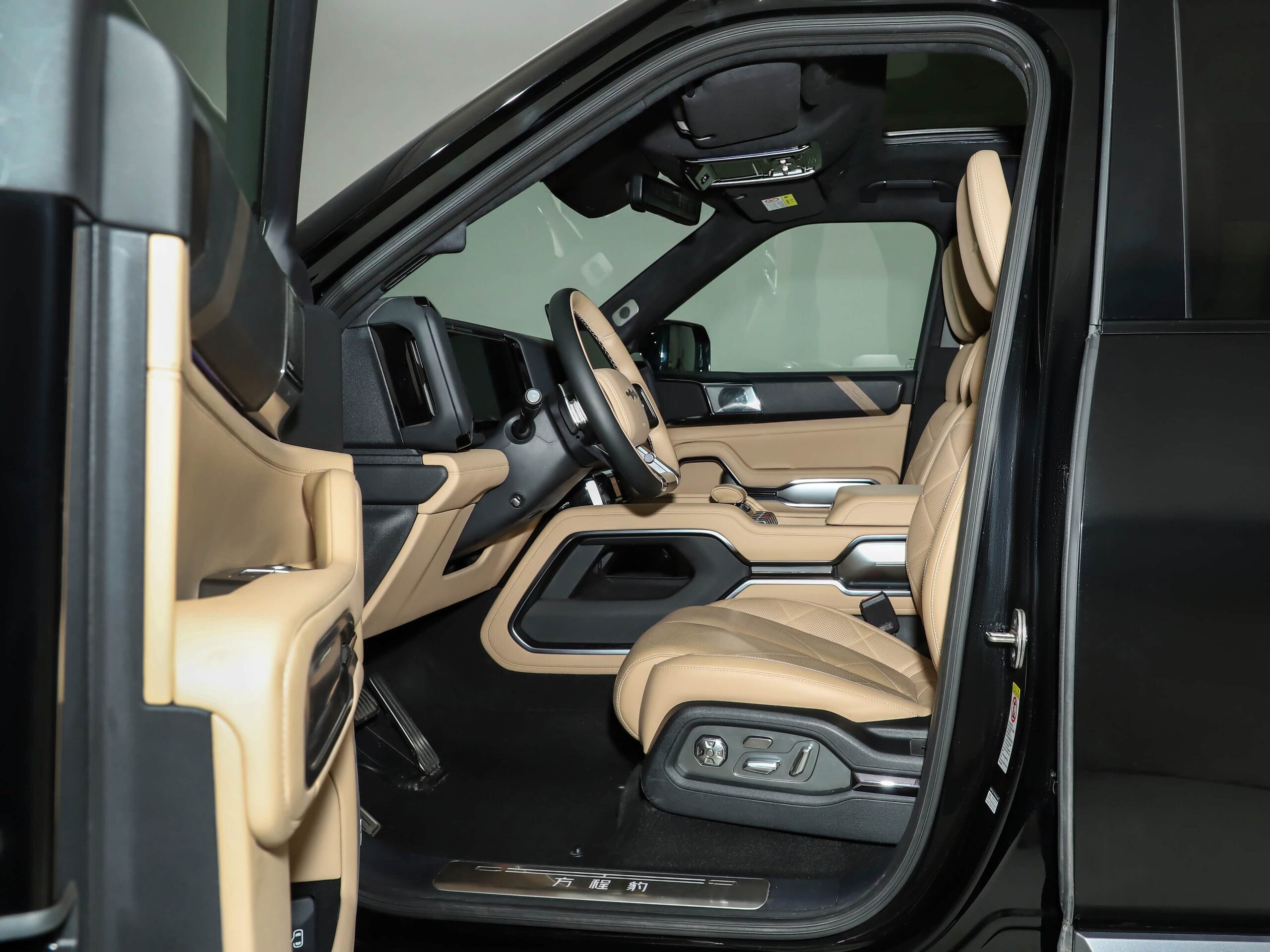 BYD LEOPARD 8 FLAGSHIP 7-SEATER 750Hp – GreenFastAuto
