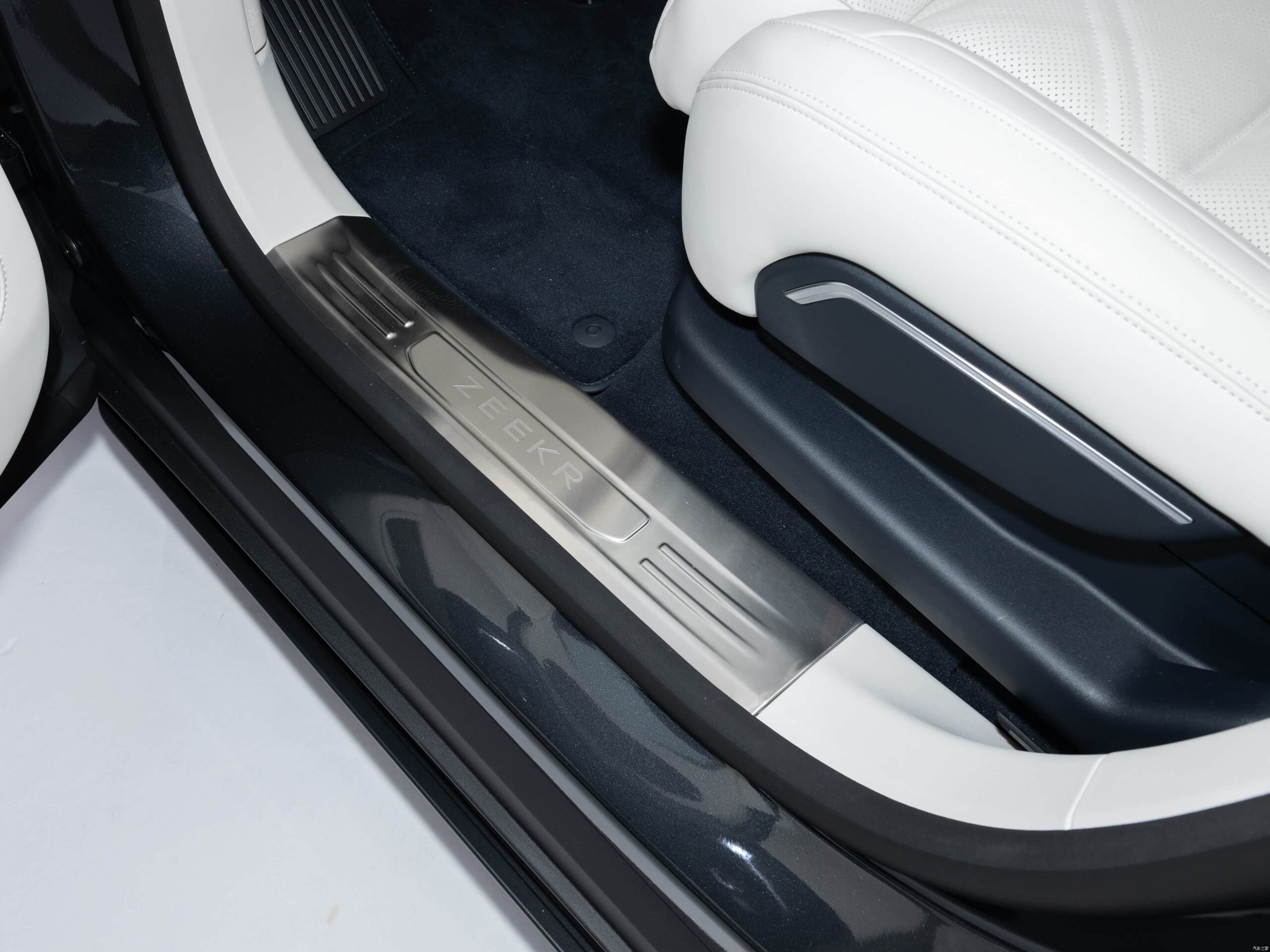 ZEEKR 9X MAX 898Hp – GreenFastAuto