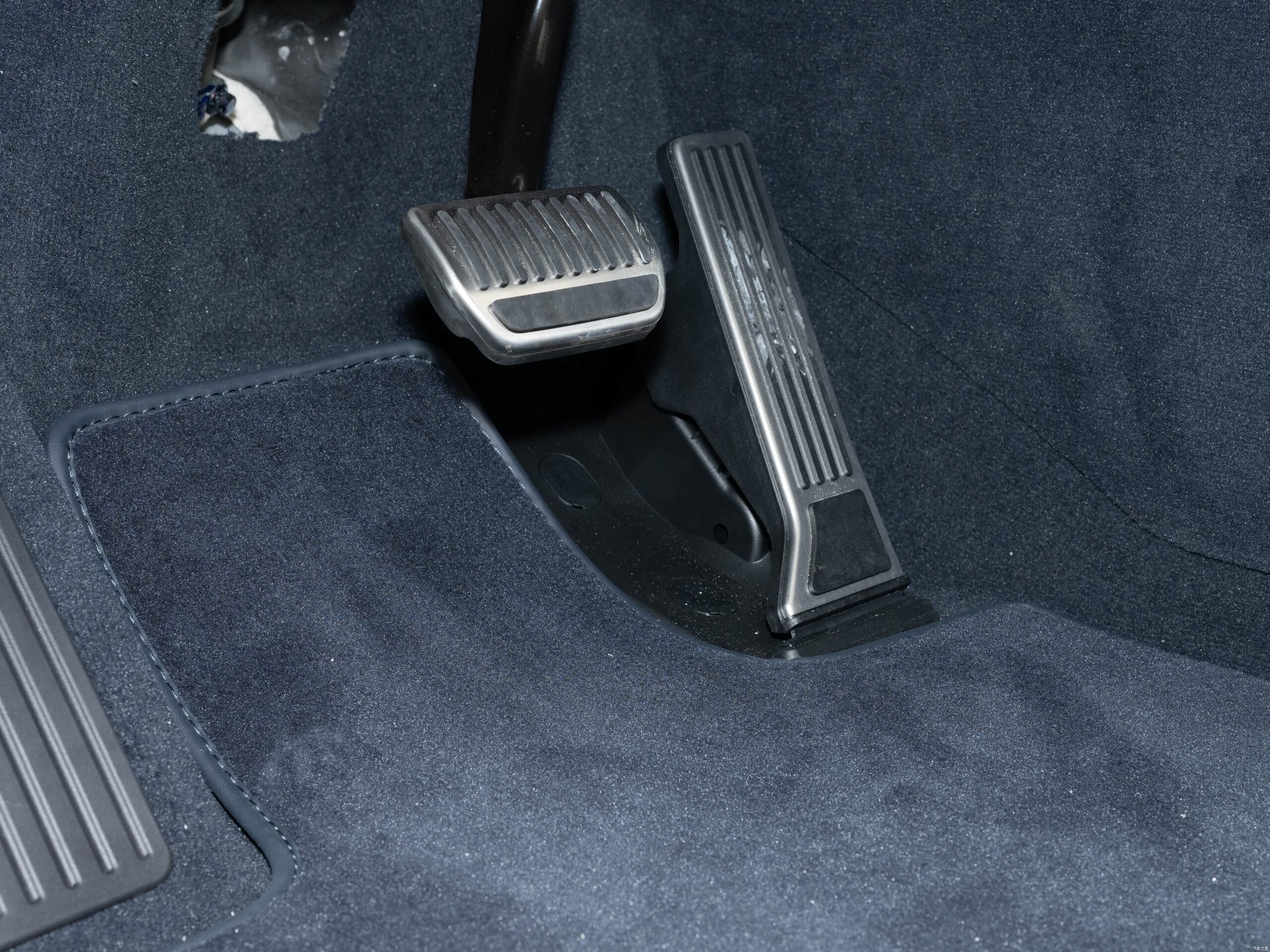 ZEEKR 9X MAX 898Hp – GreenFastAuto