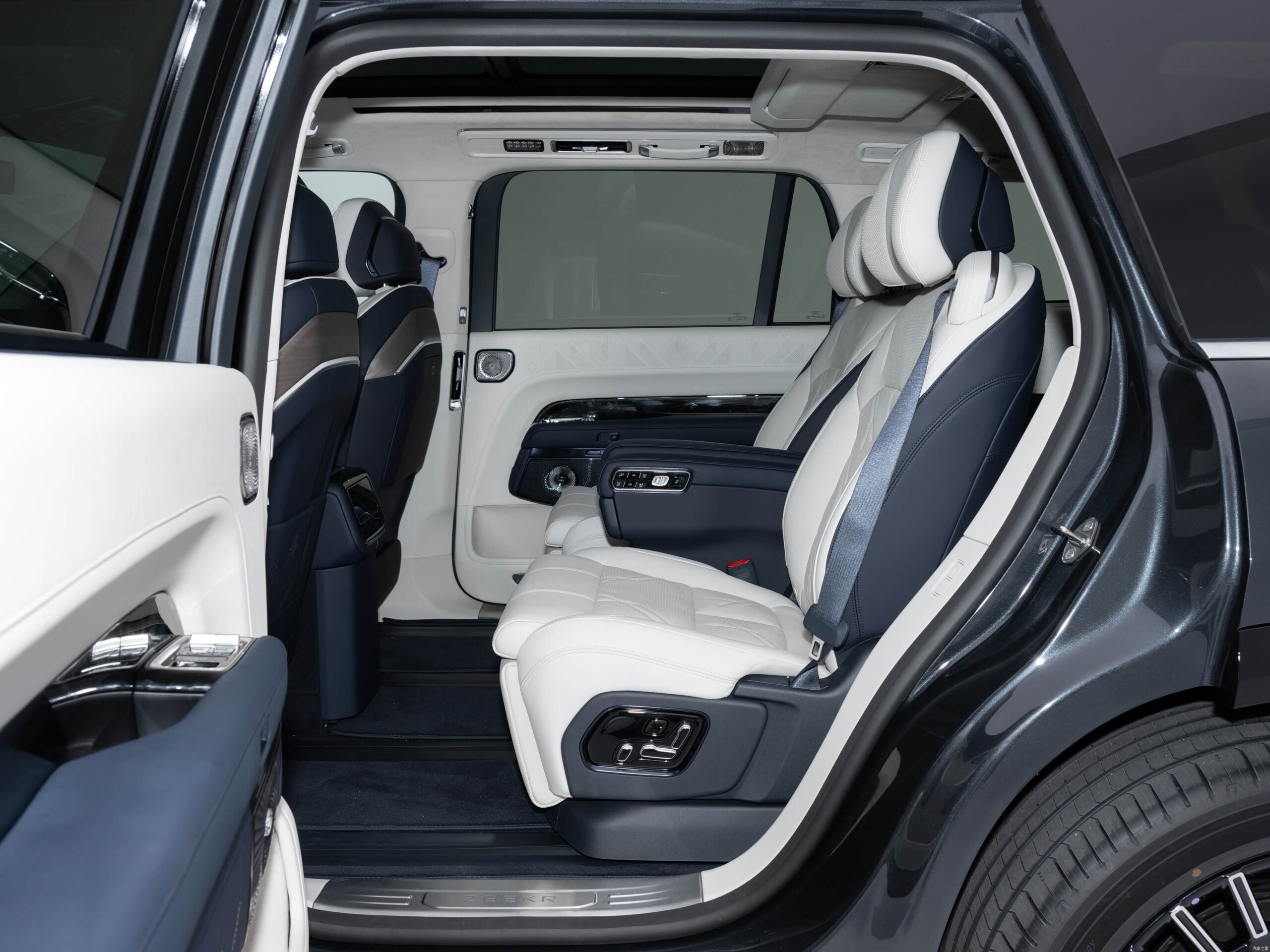 ZEEKR 9X MAX 898Hp – GreenFastAuto
