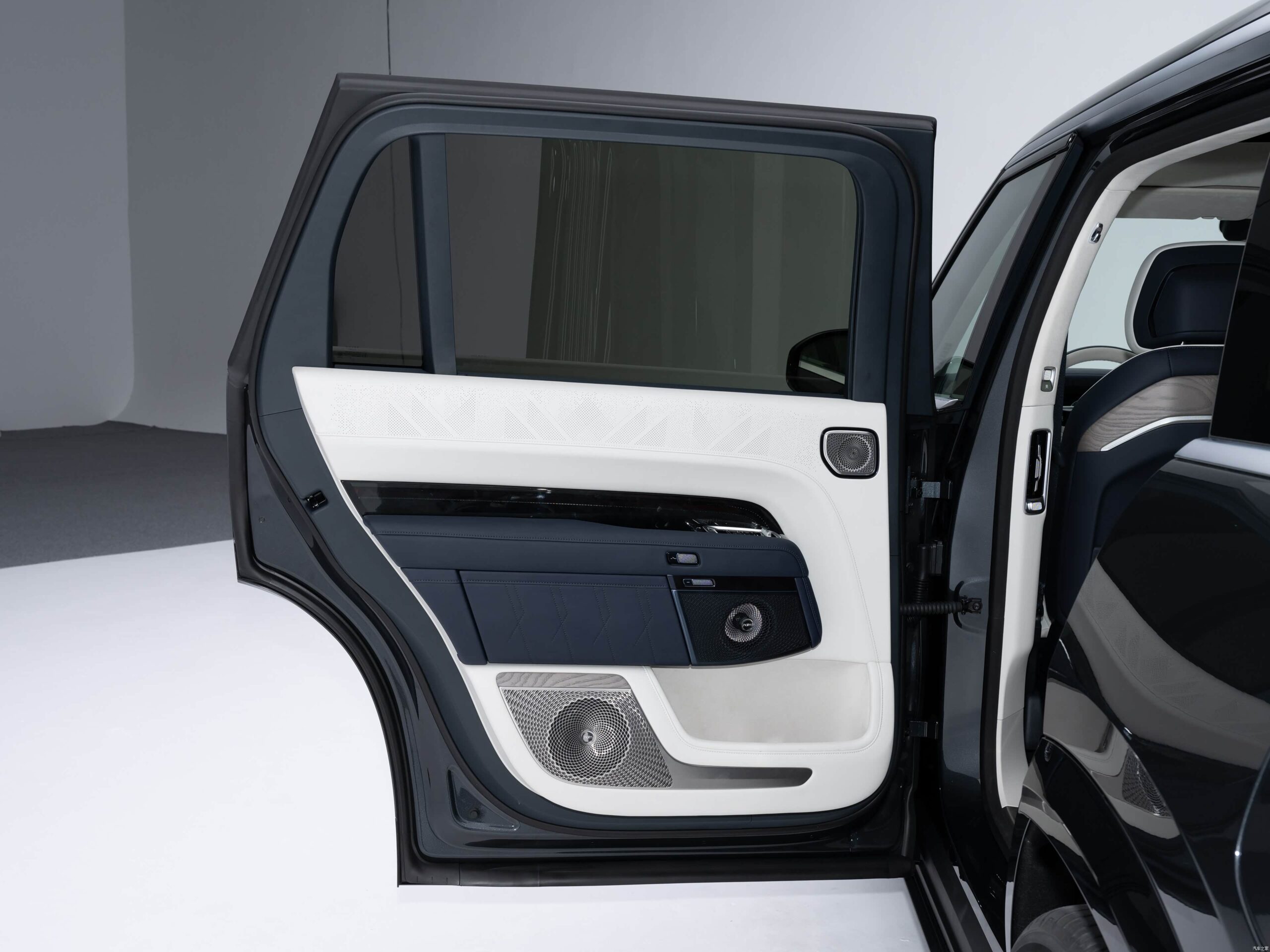 ZEEKR 9X MAX 898Hp – GreenFastAuto