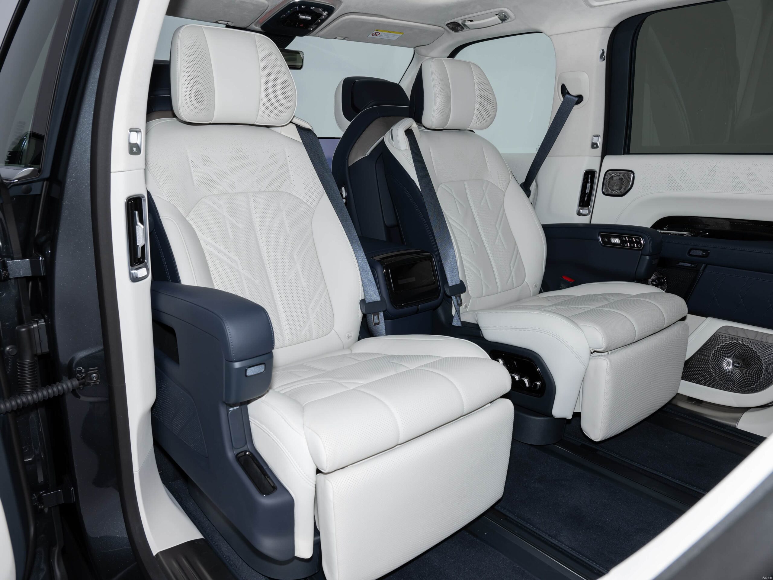 ZEEKR 9X MAX 898Hp – GreenFastAuto