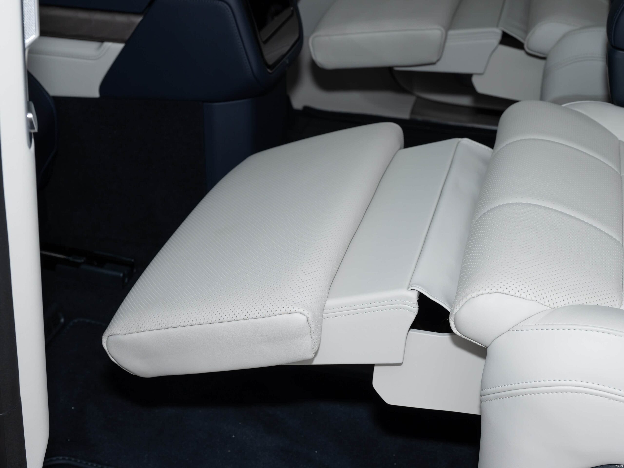 ZEEKR 9X MAX 898Hp – GreenFastAuto