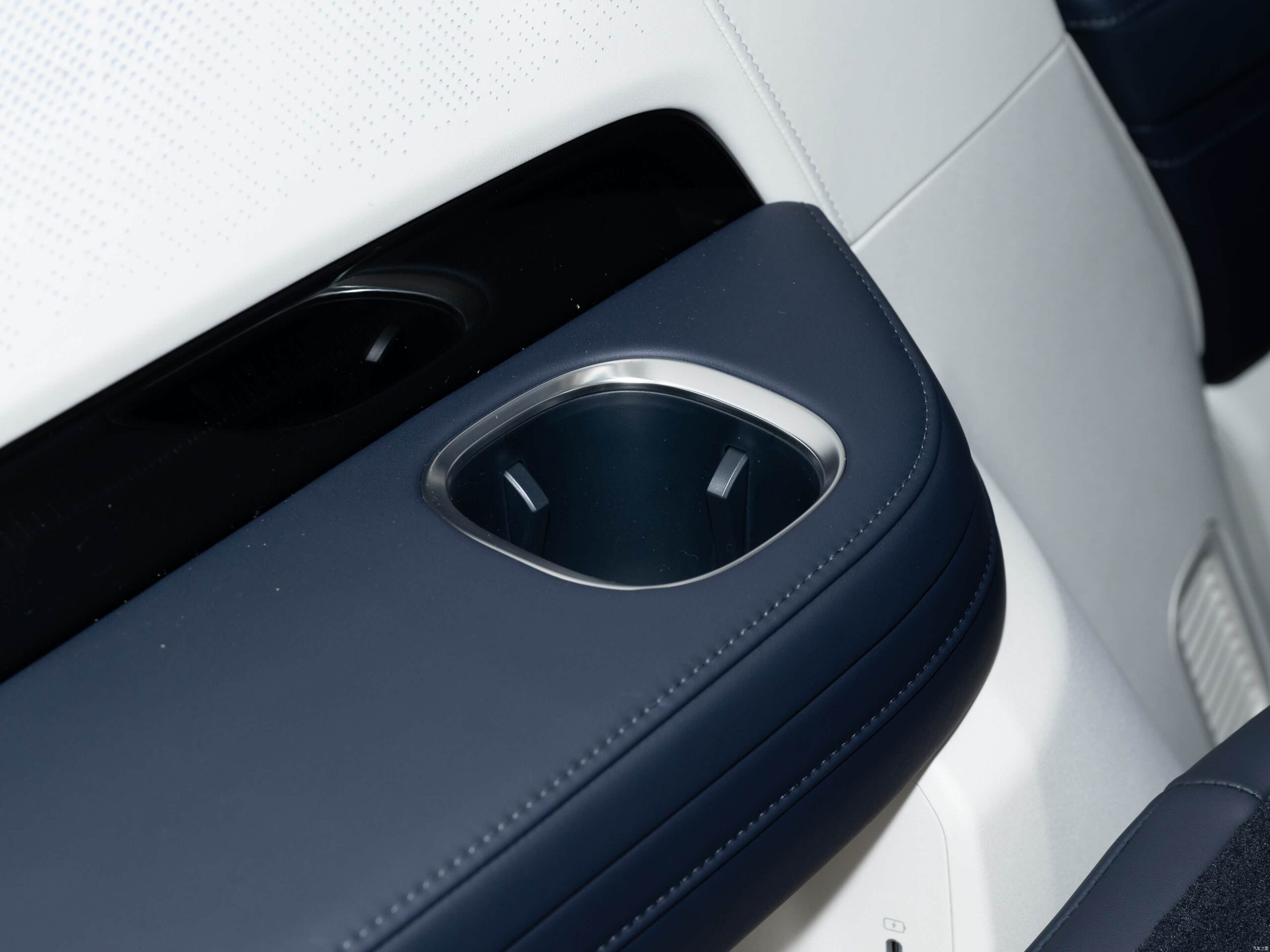 ZEEKR 9X MAX 898Hp – GreenFastAuto