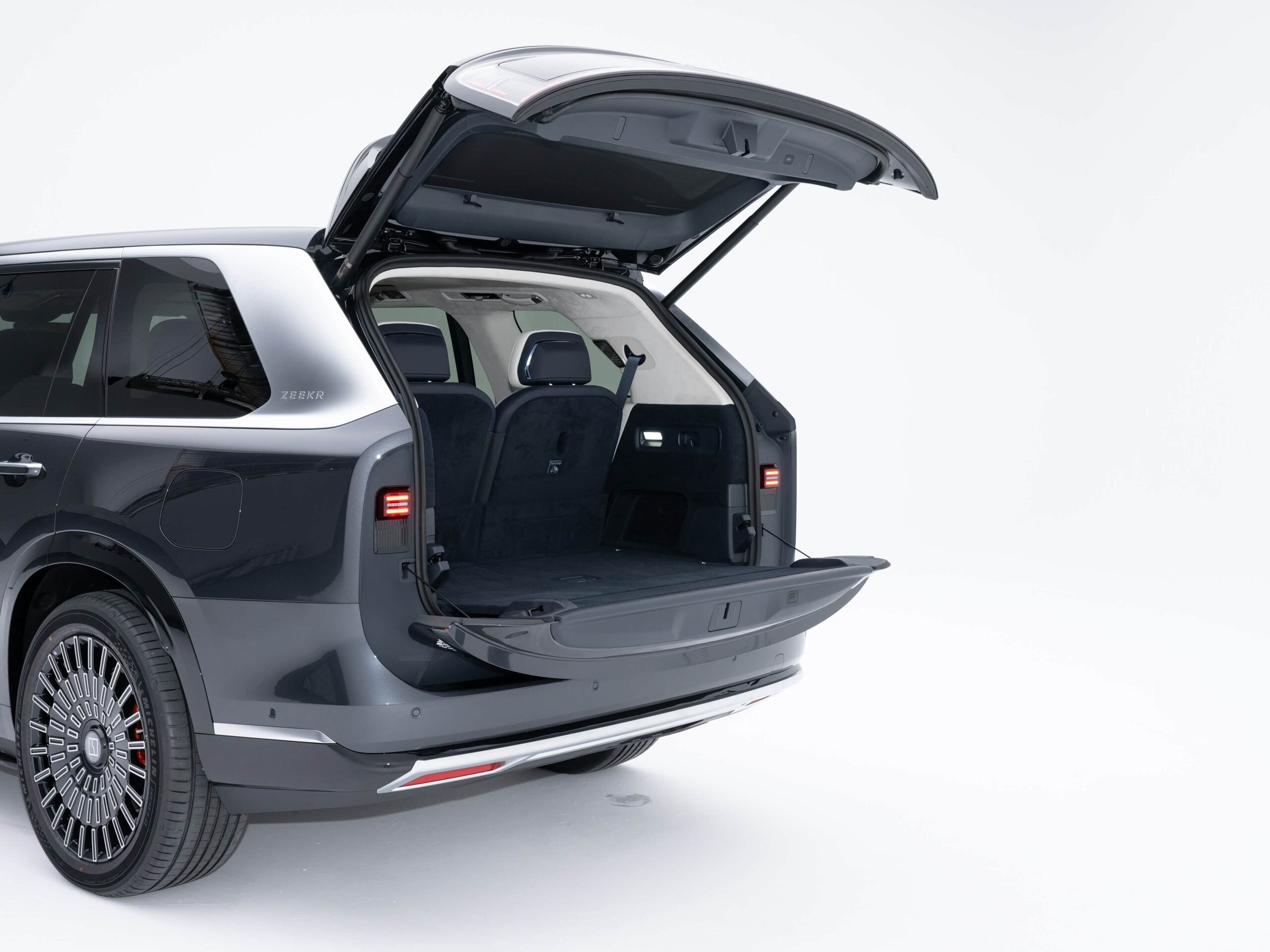 ZEEKR 9X MAX 898Hp – GreenFastAuto