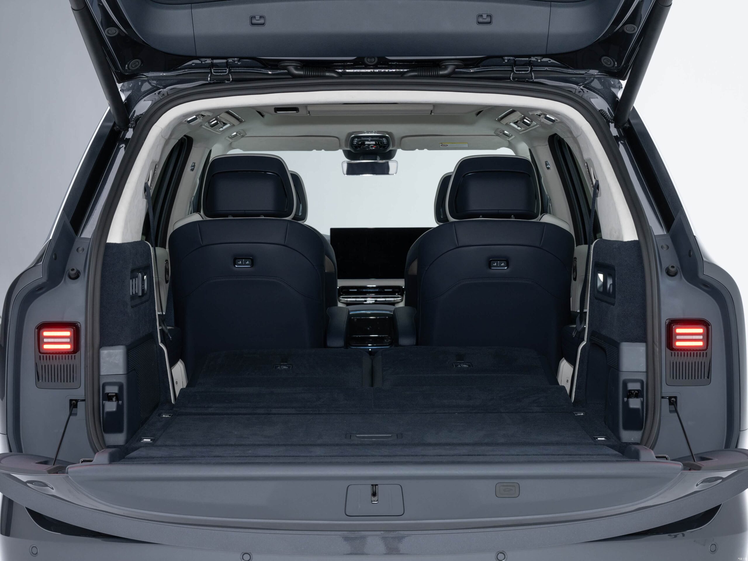 ZEEKR 9X MAX 898Hp – GreenFastAuto