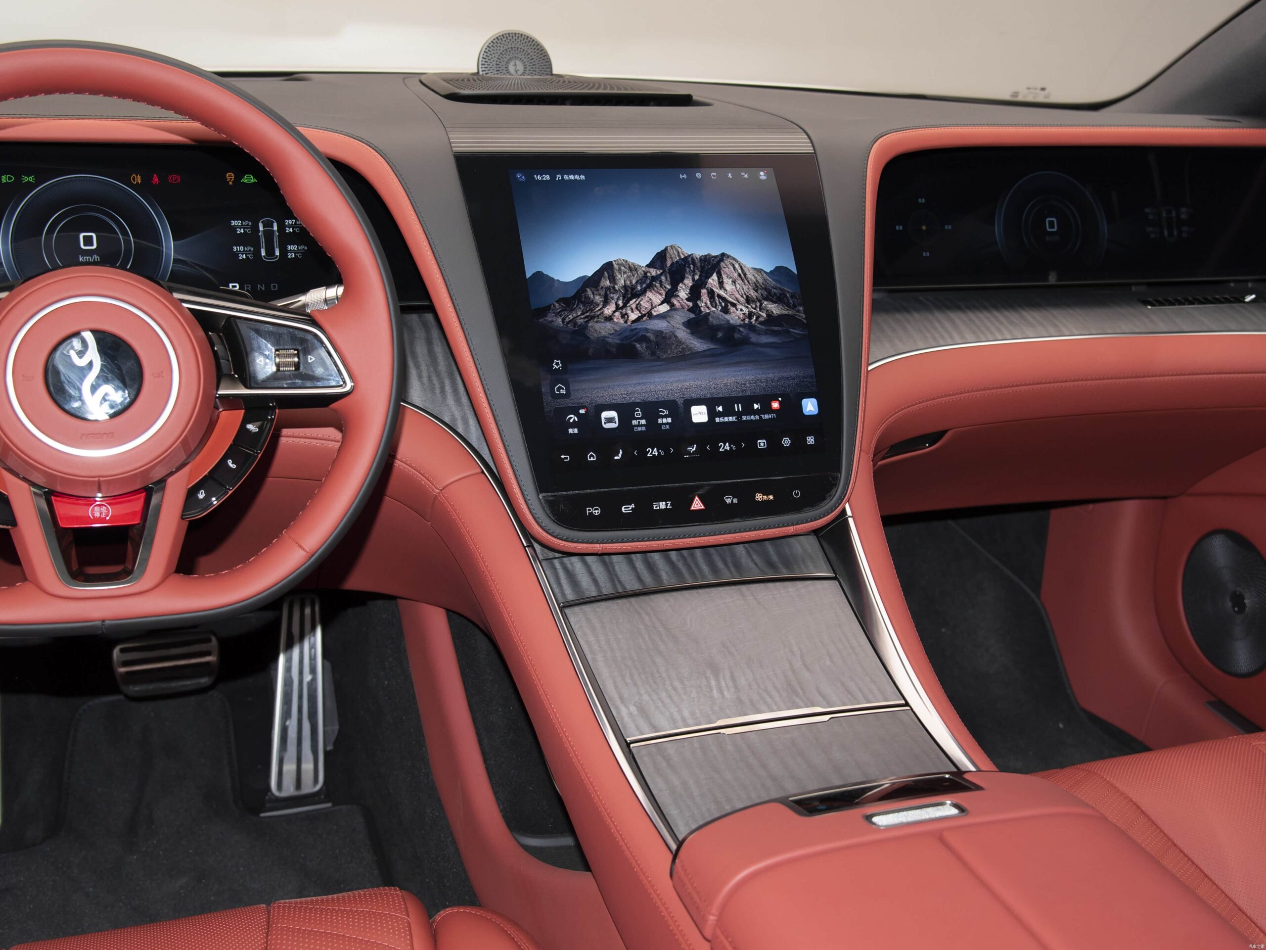 BYD YANGWANG U7 PHEV LUXURY 5-Seater 1306Hp – GreenFastAuto