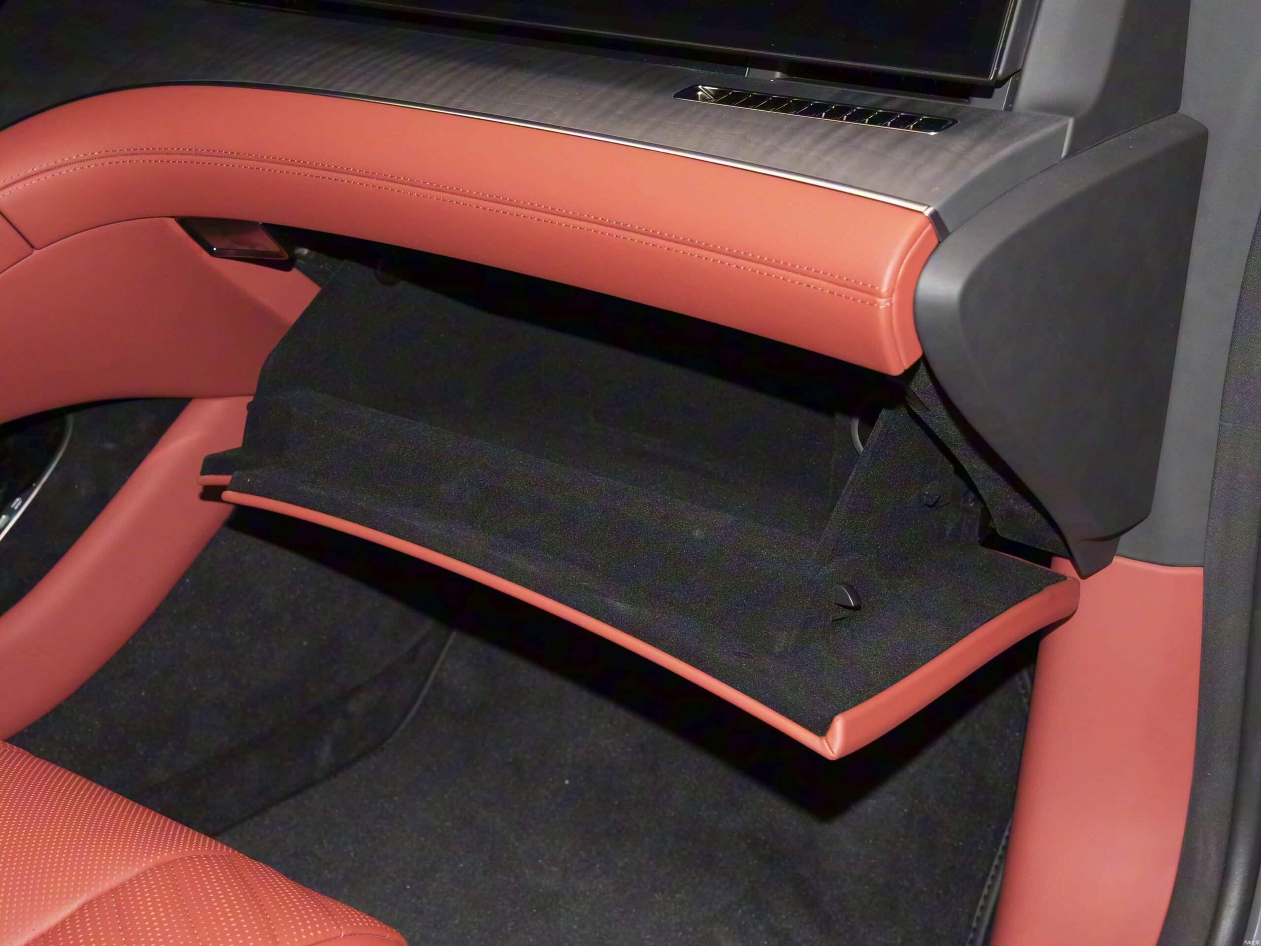 BYD YANGWANG U7 PHEV LUXURY 5-Seater 1306Hp – GreenFastAuto