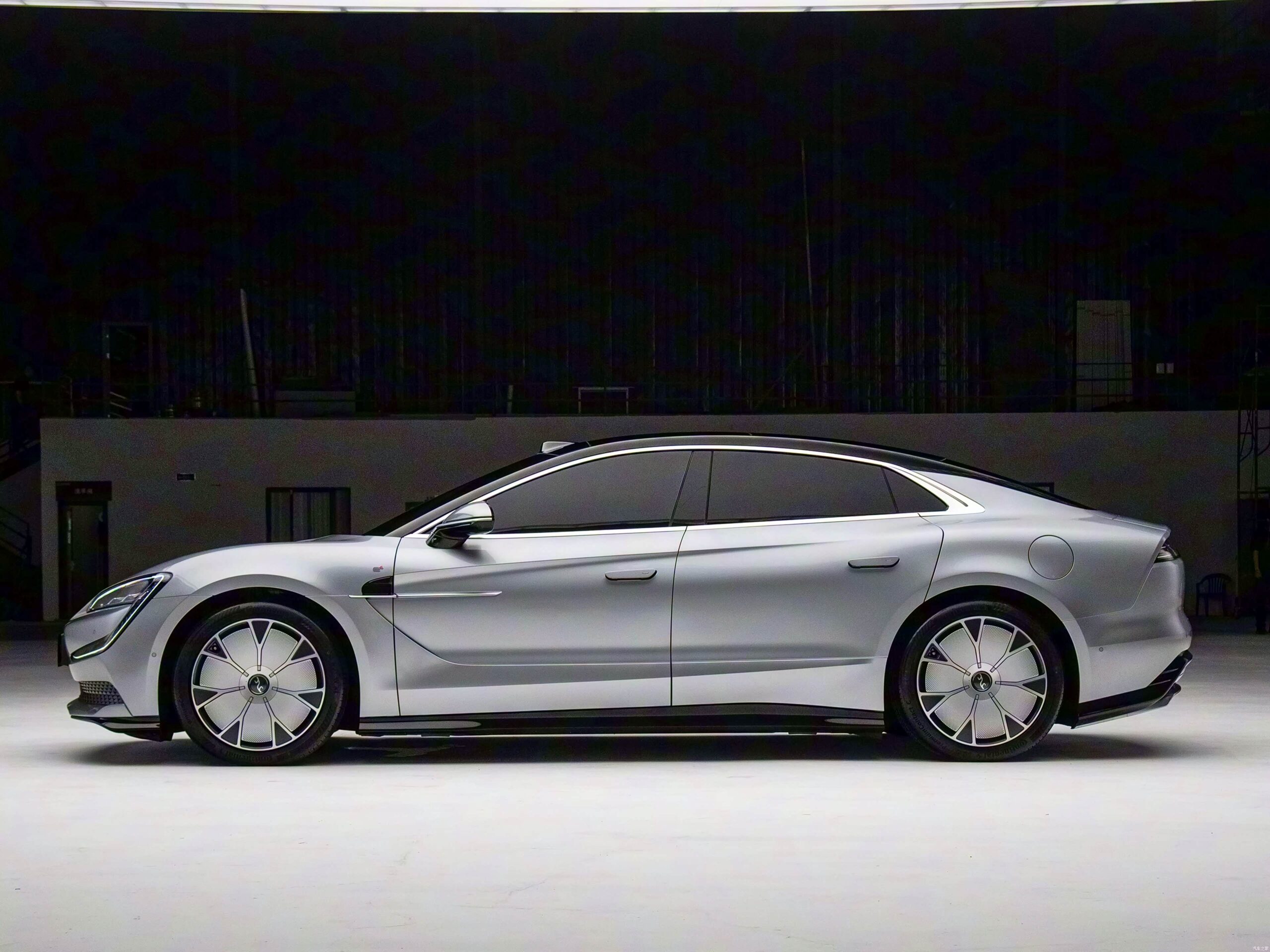 BYD YANGWANG U7 PHEV LUXURY 5-Seater 1306Hp – GreenFastAuto